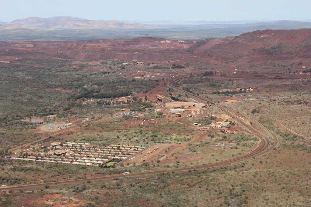Jo & Stephen & a 4x4: Tom Price (The Pilbara) with a view of Mount ...