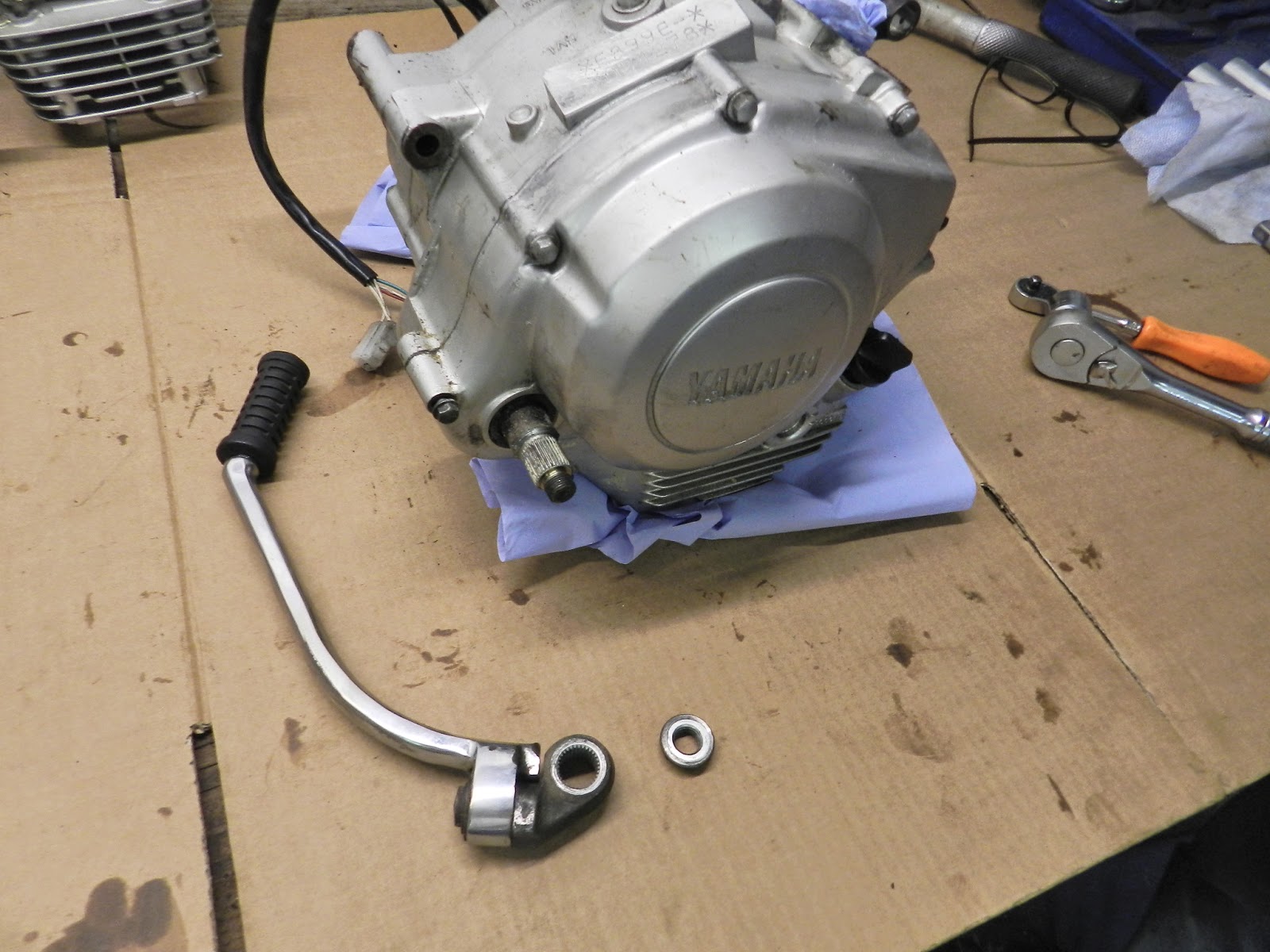 Yamaha YBR 125 Owner Blog : Yamaha YBR 125 Engine clutch side cover ...