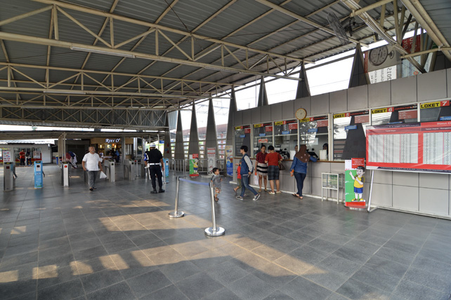 Stasiun Cilebut - THE COLOUR OF INDONESIA