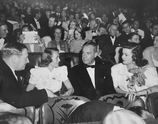 It's The Pictures That Got Small ...: THE WEDNESDAY CANDID 15!