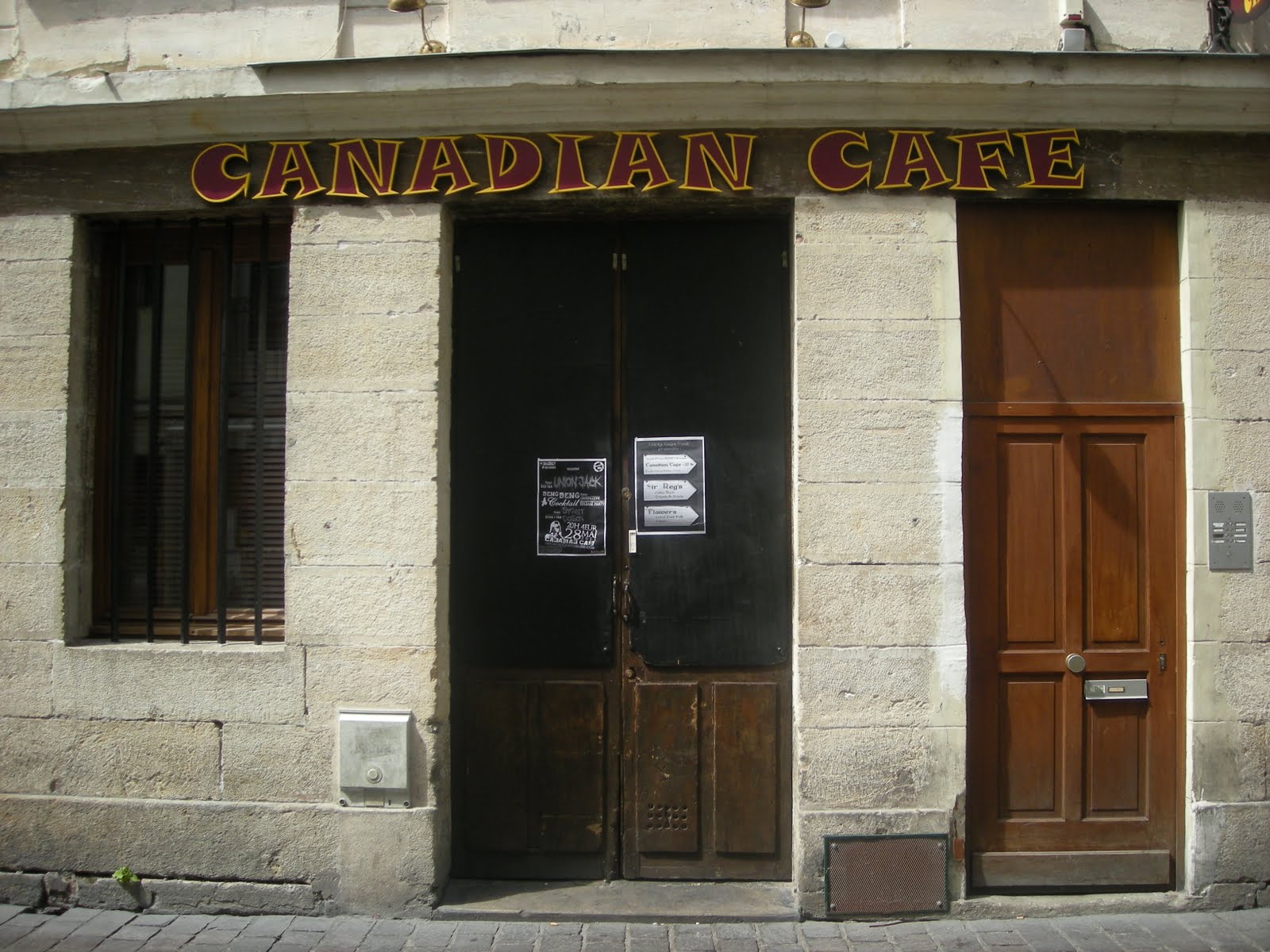 Le Coin des Coms: Le Canadian Café