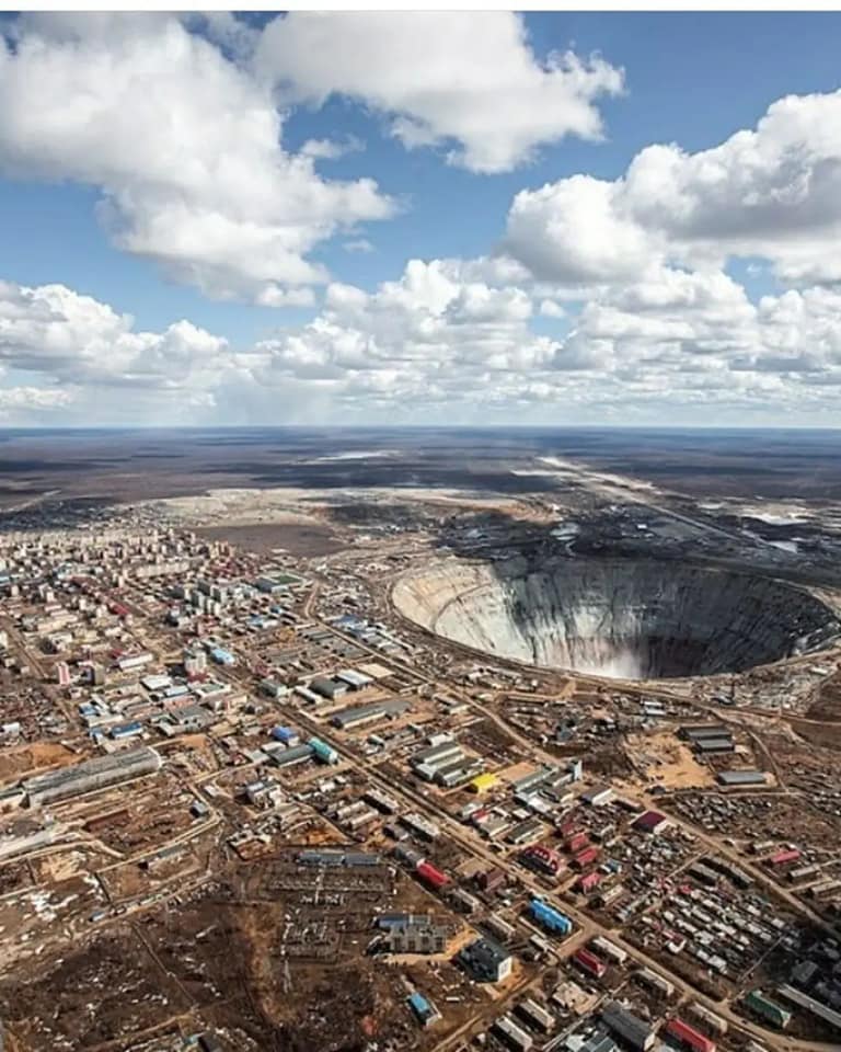 Turma da História: A Mina Mir ou Mirny, de diamantes, na Rússia.