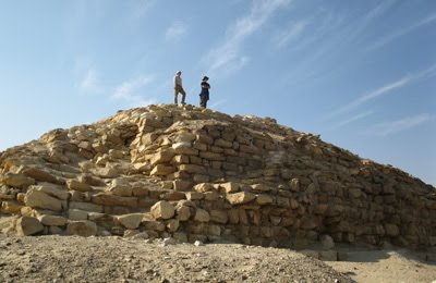 Imagenes de Egipto: Momias enterradas cerca de la pirámide de Seila