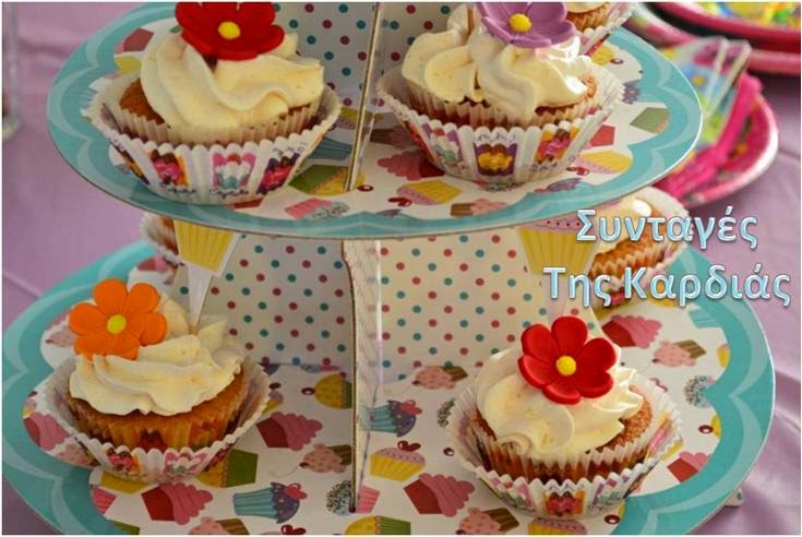 ΣΥΝΤΑΓΕΣ ΤΗΣ ΚΑΡΔΙΑΣ: Cupcakes βανίλιας