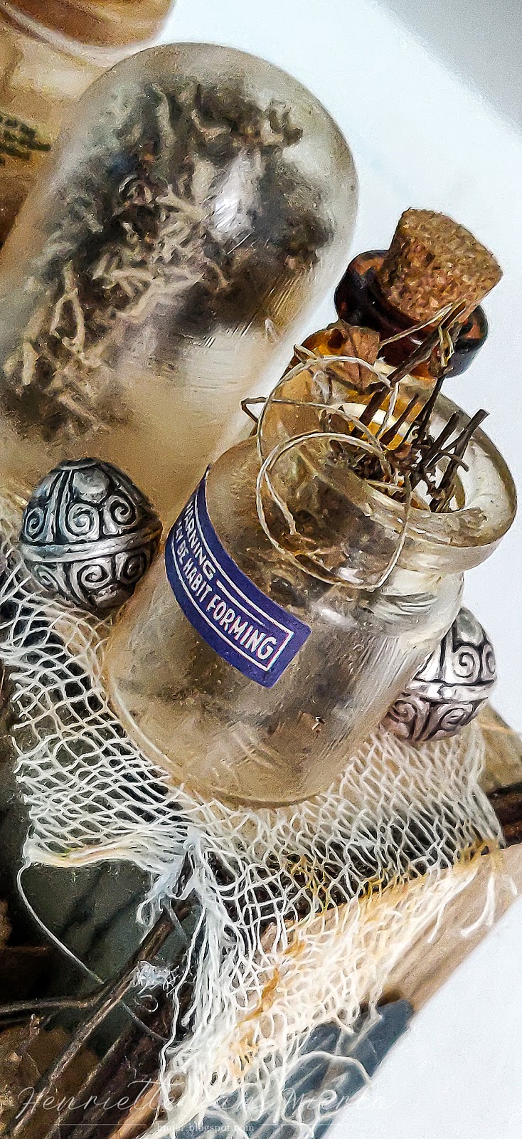 Miniature Apothecary - Henriëtte van Mierlo