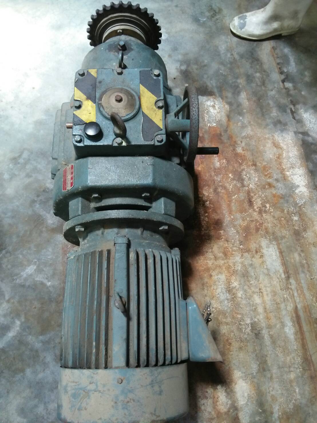 HITACHI Electric motor