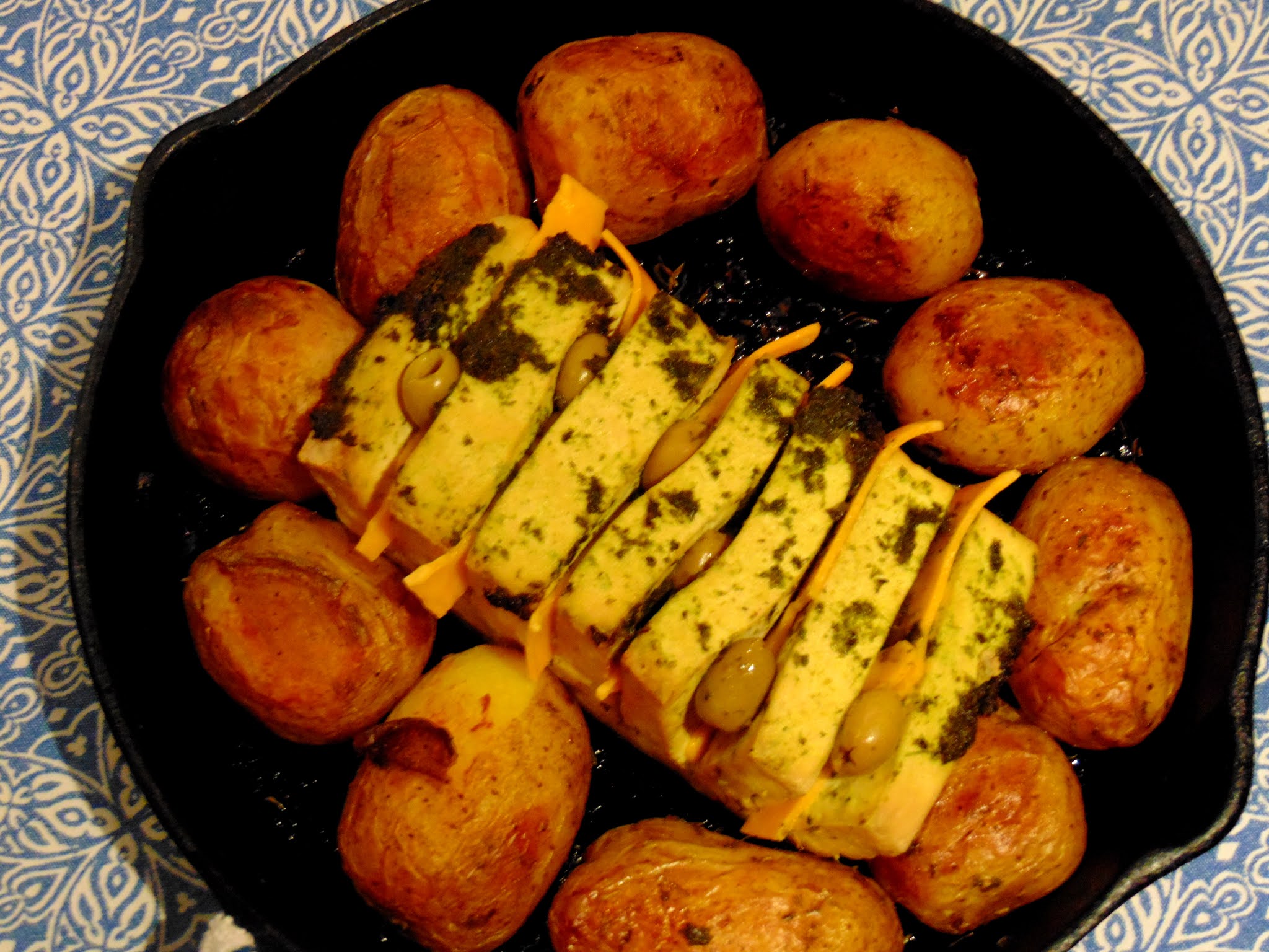 Tofu Hasselback avec petites pommes de terre
