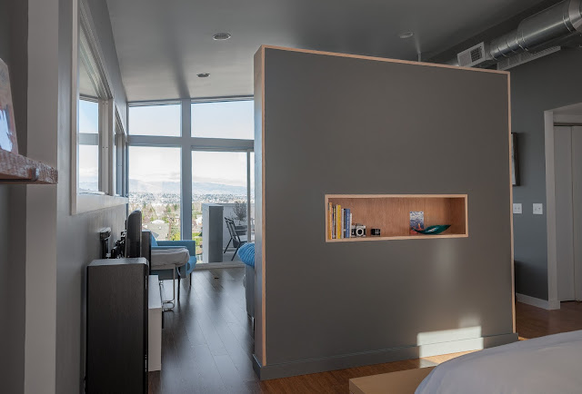 Building the floating wall: the final touches.