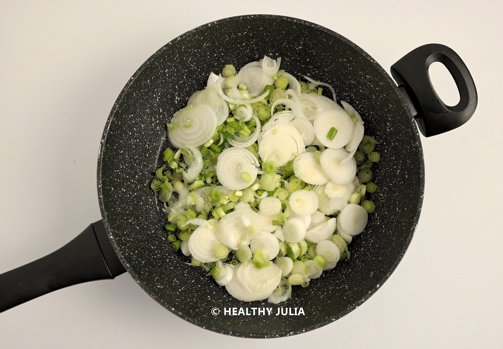 TARTE RUSTIQUE AUX OIGNONS FRAIS ET TOMATES CERISES #VEGAN - Healthy Julia