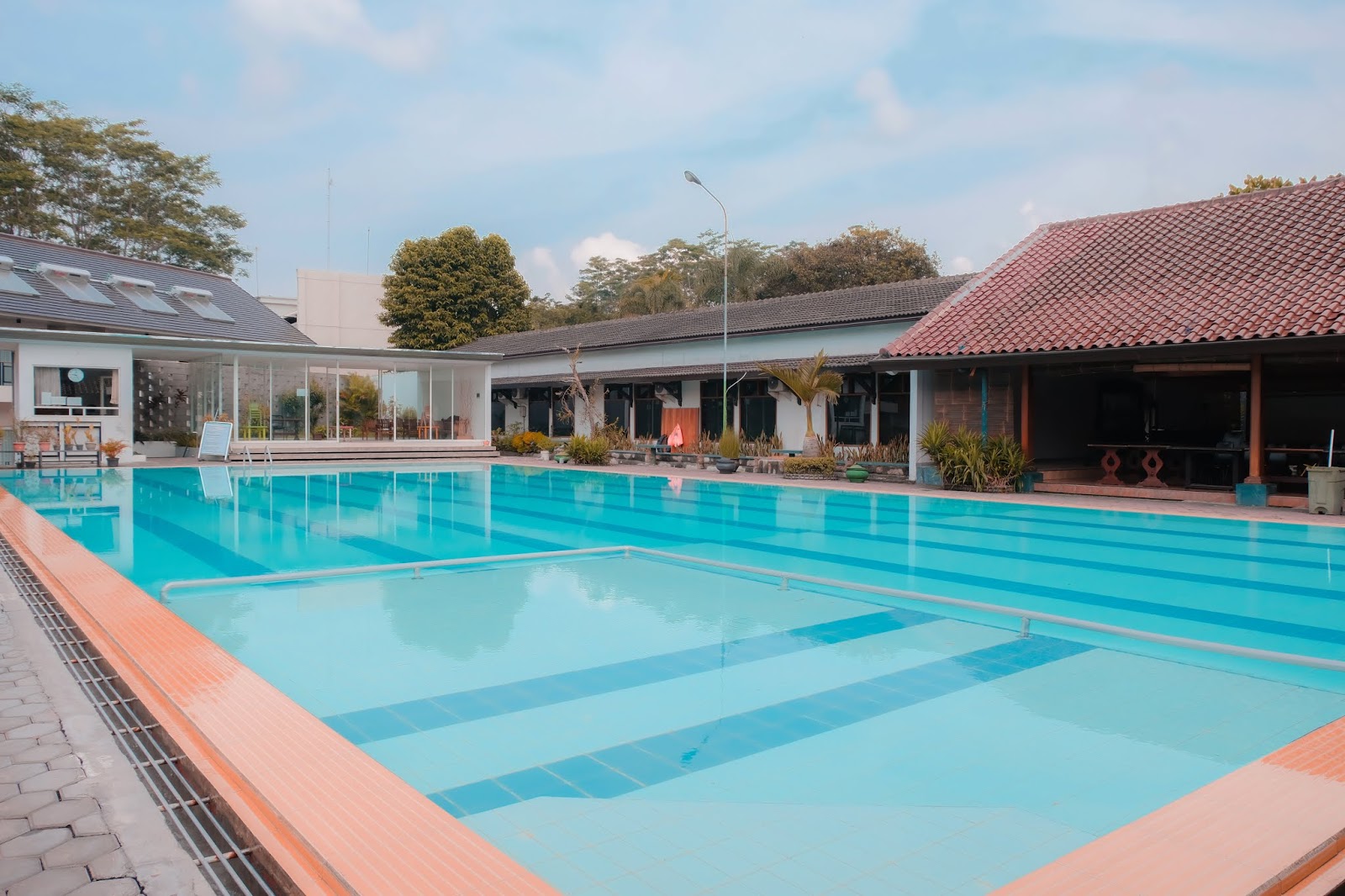 Trio Front One Resort Magelang: Hotel Lawas yang Kini Jadi Keren - Dear ...