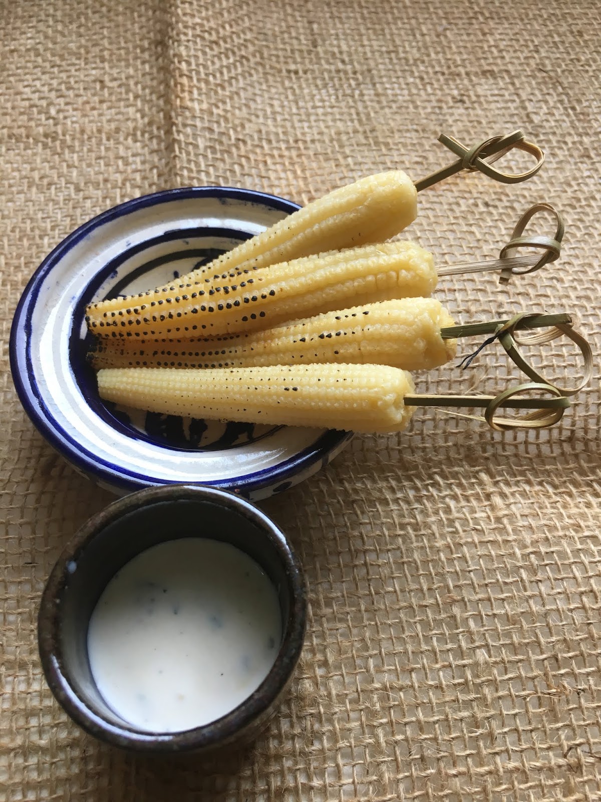 Comidas & Rumos: MINI MILHO GRELHADO COM MOLHO DE QUEIJO