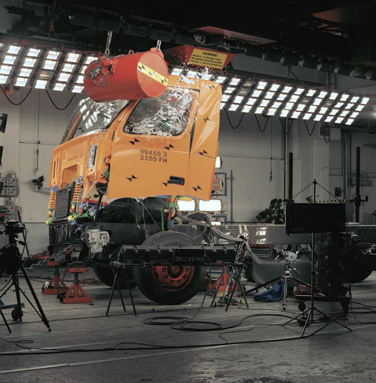 DIECIOCHO RUEDAS: QUE TAN SEGURAS SON LAS CABINAS DE CAMIONES…?