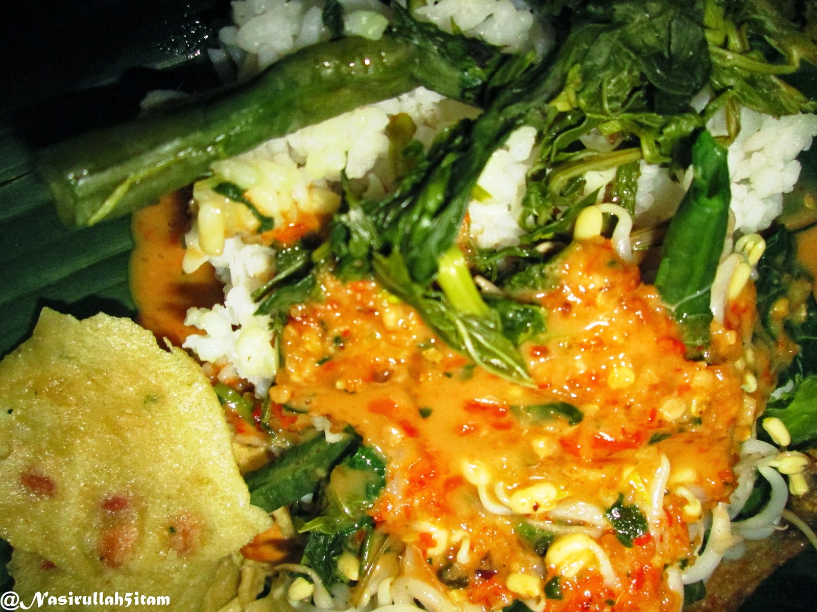 Sarapan Nasi Pecel Khas Madiun - Nasirullah Sitam