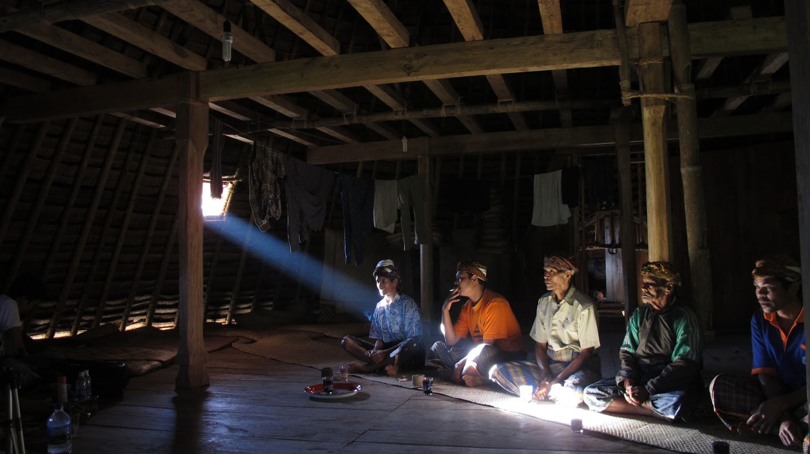 -: Melihat Keindahan Desa Wae rebo