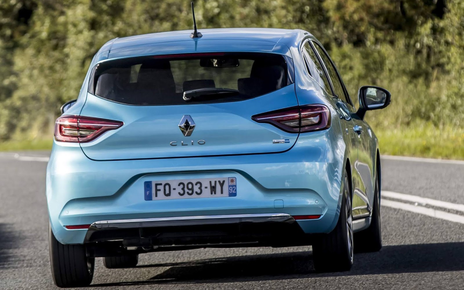 Renault Clio E-TECH híbrido plug-in precificado na Europa