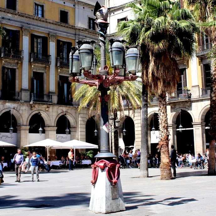 Barcelona: Gaudí - Elle Field