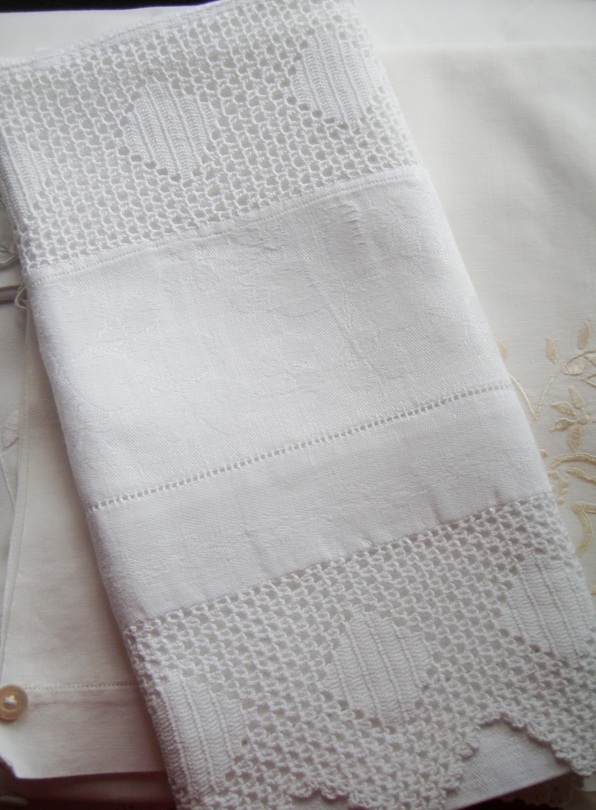 Cabin & Cottage : Pieces of Vintage Linen