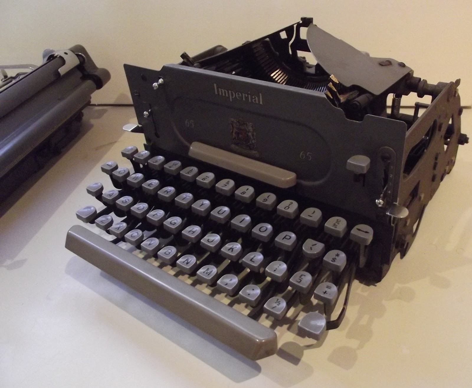 oz.Typewriter: The Eccentric Brain Behind Imperial Typewriters
