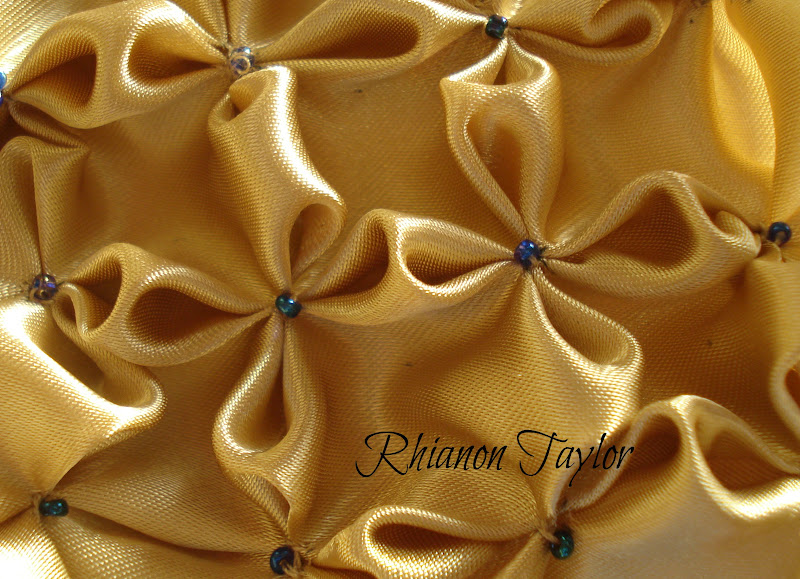 The Nifty Stitcher: Lattice Smocking