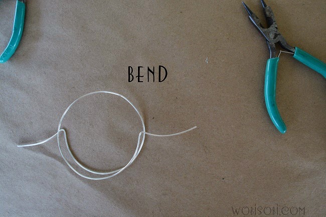 WobiSobi: Expandable Wire Bangle With Charm, DIY