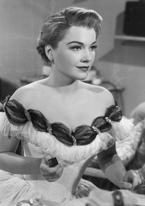 Anne Baxter ~ The Oscar Winning Beauty