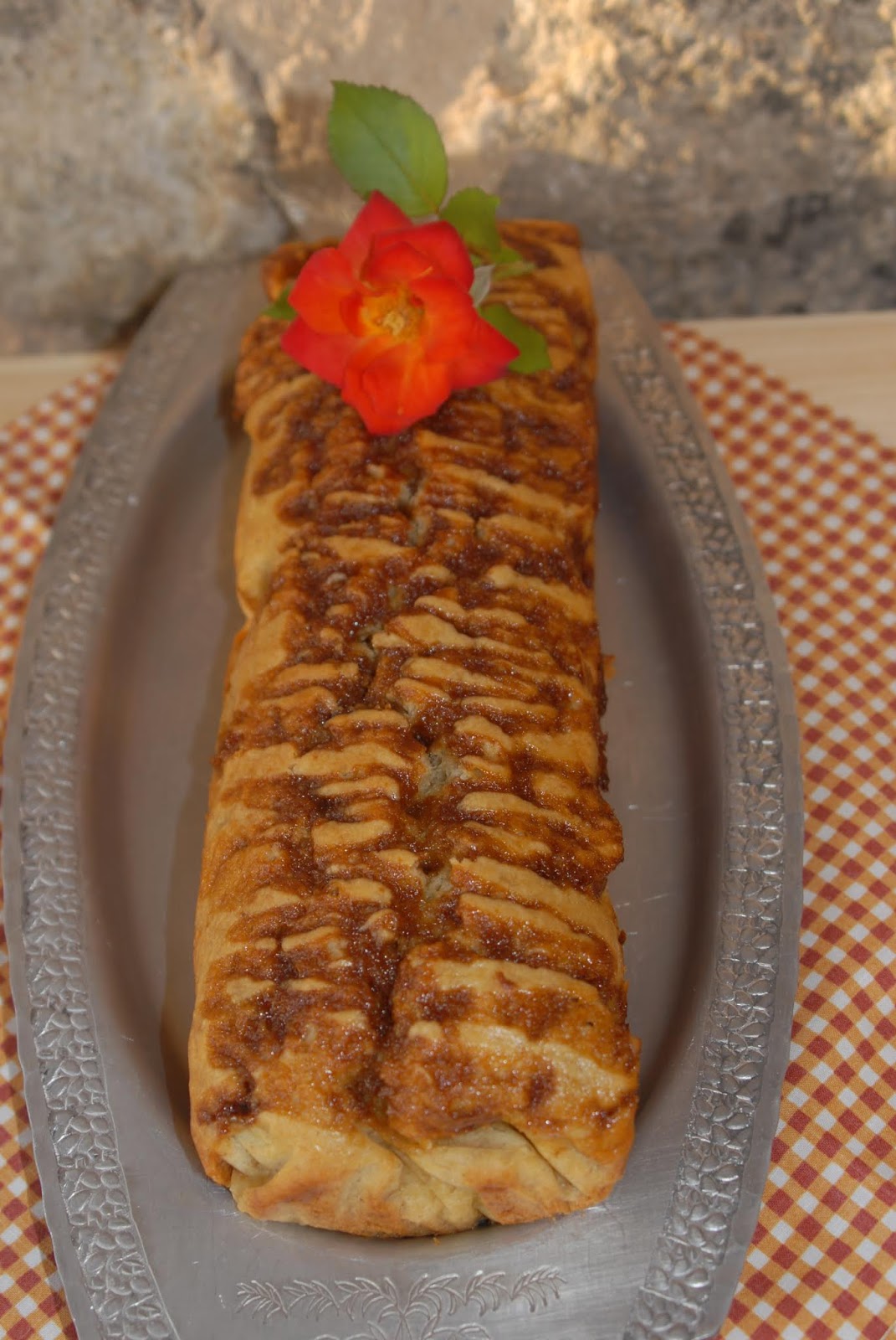 Bakemester Snipp: Banankake med karamellsaus