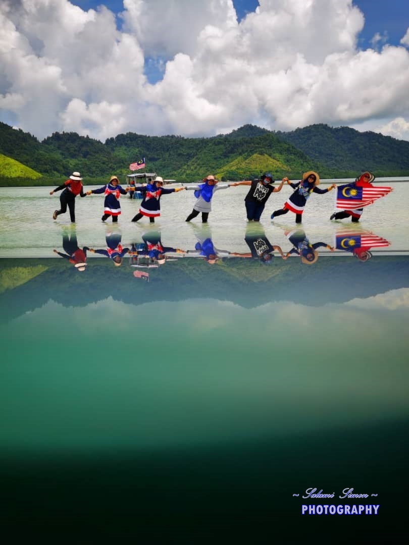 Bercanda di Pantai Kahona - Amie's Little Kitchen