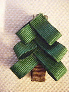 Lucky's Crafts: Make your own Christmas Tree Hair Clip