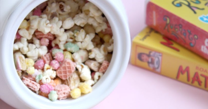 The Tuck Shop 90s Popcorn Mix - Little White Socks