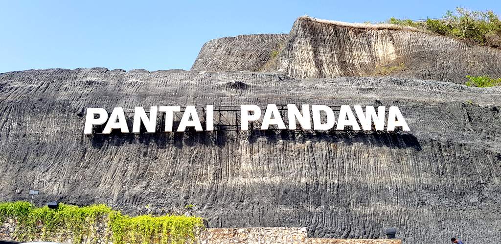 √PANTAI PANDAWA, IKON BALI DENGAN PESONA TEBING KAPUR | Meimoodaema ...