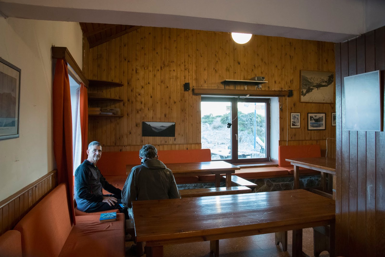 EXPLORE MOUNTAINS: ΔΙΑΣΧΙΣΗ ΛΕΥΚΩΝ ΟΡΕΩΝ (ΑΜΜΟΥΤΣΕΡΑ-ΞΥΛΟΣΚΑΛΟ)