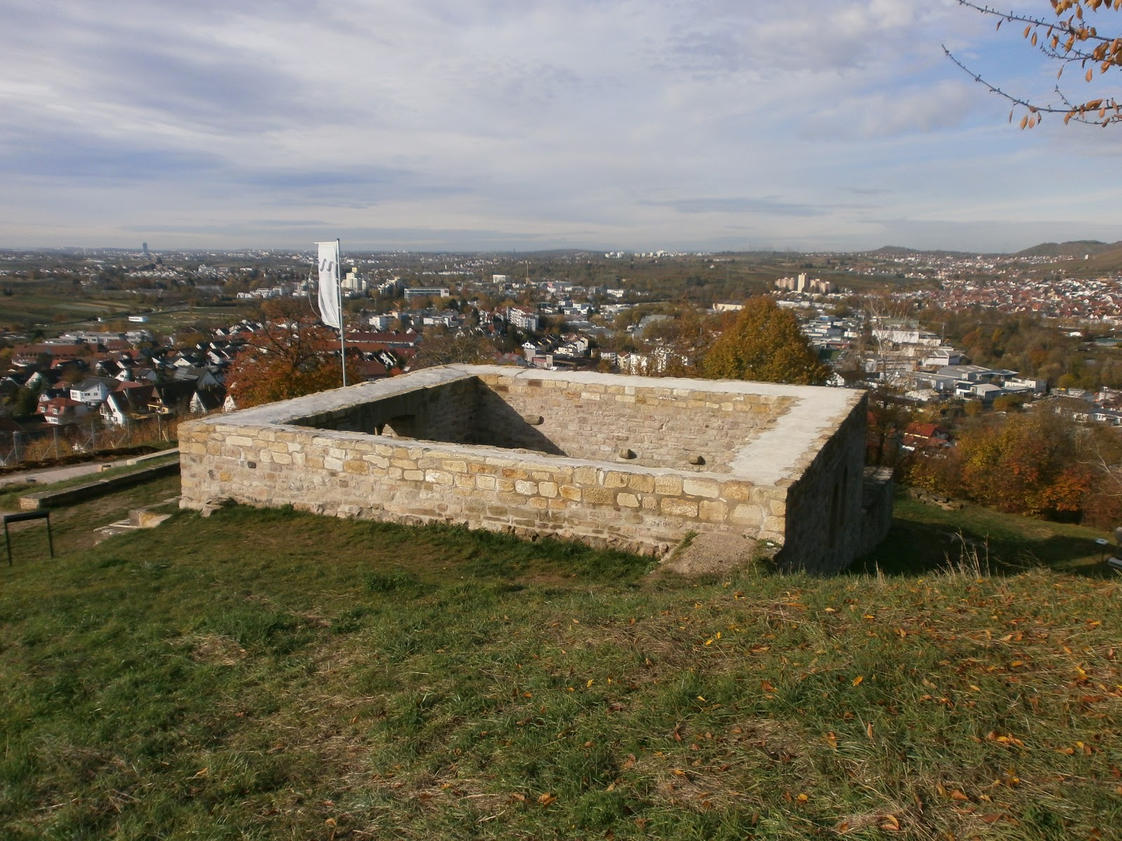 Wege in der Region Stuttgart: Aussicht von der Burgruine Kappelberg bei ...