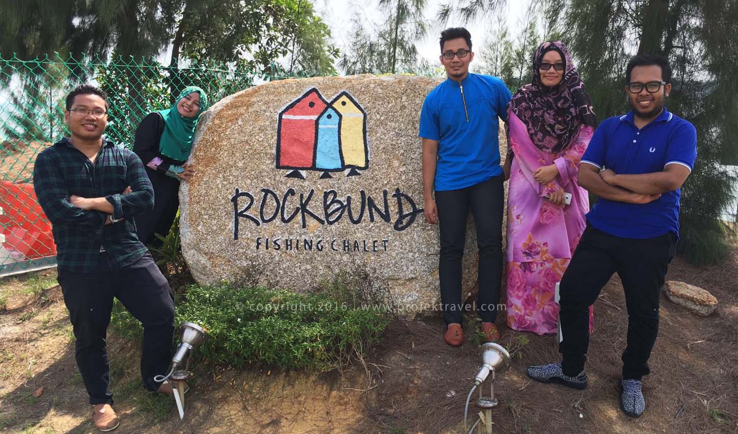 PULAU MARINA ADA CHALET UNIK | ROCKBUND FISHING CHALET