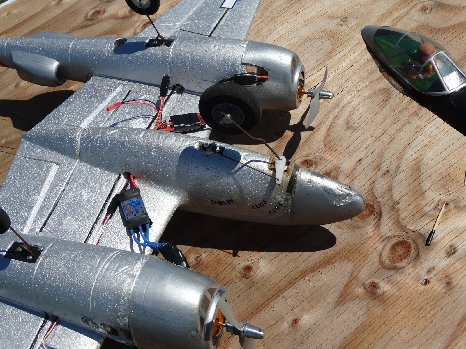 RC Flying Models: GWS P-38 Lightning