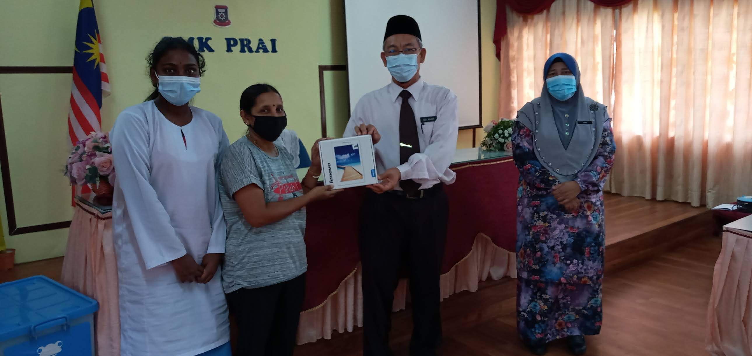 LAMAN BLOG SMK PRAI - PEA 0001: MAJLIS PENYERAHAN TABLET empowerNCER ...