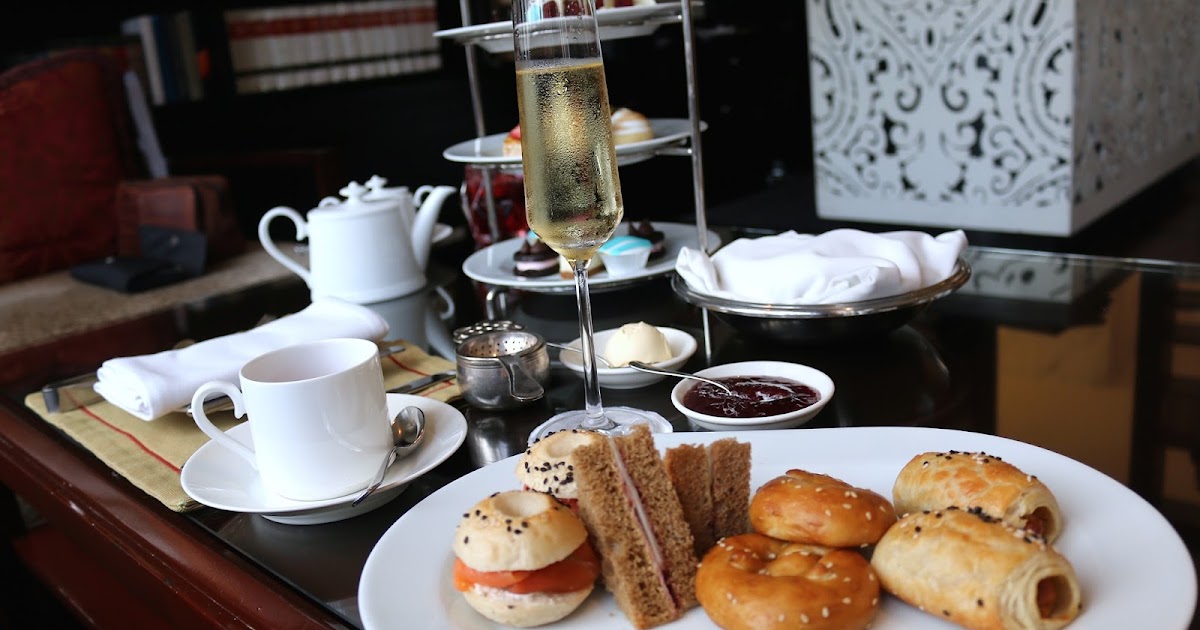 RAFFLE HOTEL'S AFTERNOON TEA: WRITERS BAR and TIFFANY? | Food In The Bag