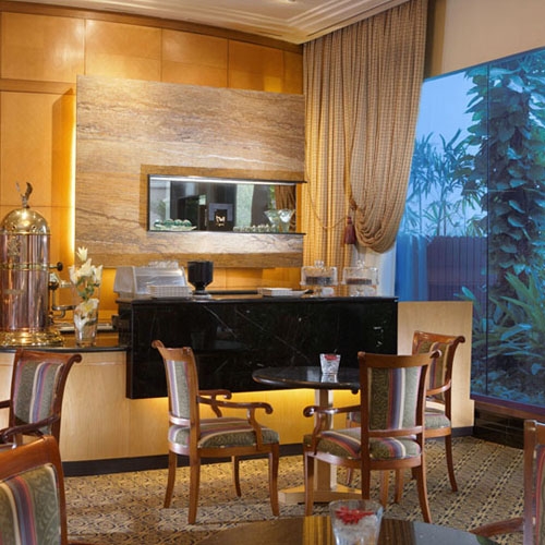 Sheraton Surabaya Hotel and Towers: Restaurant & Lounges