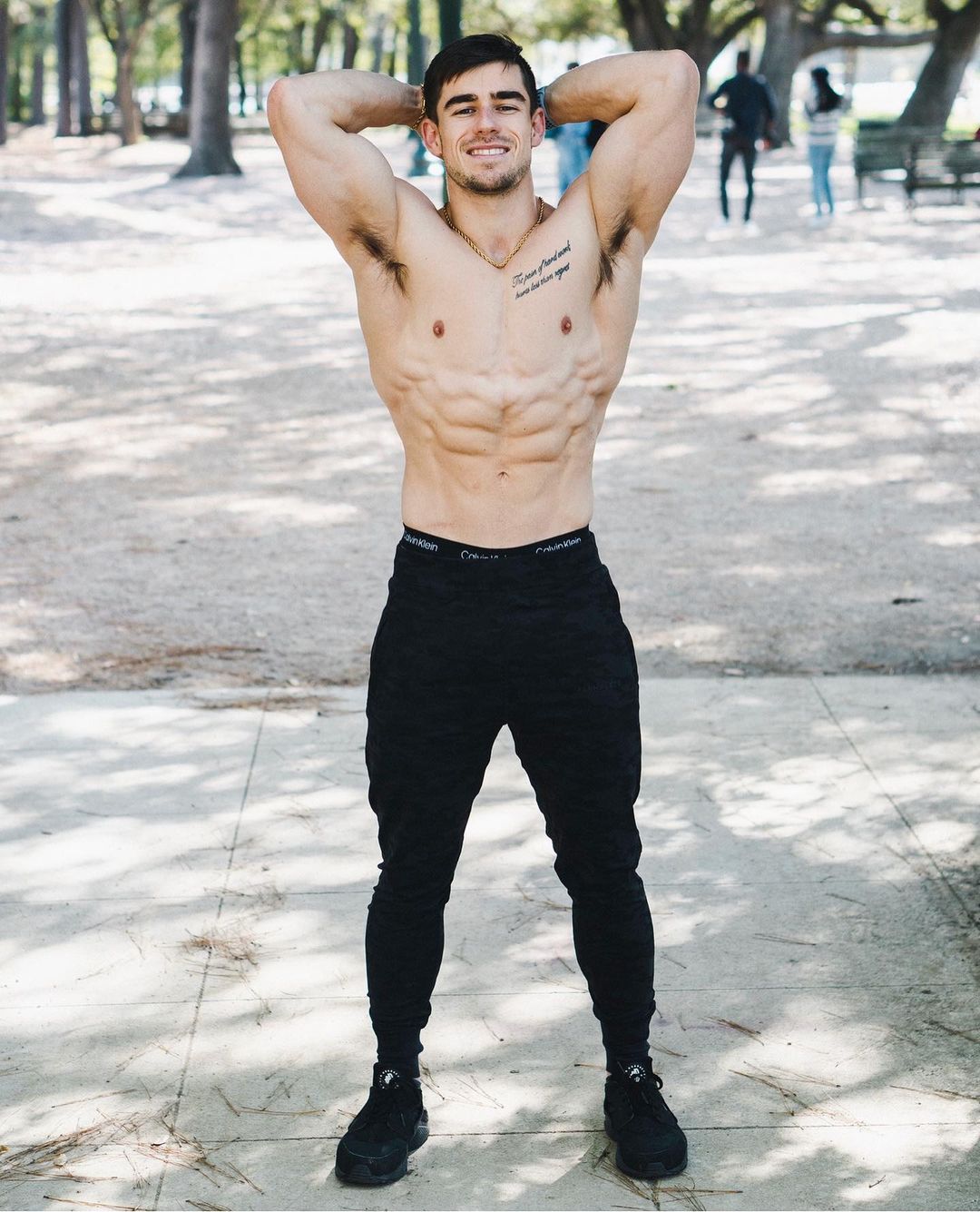 FITNESS INFLUENCER – ALEX GIBSON – Monday XYZ