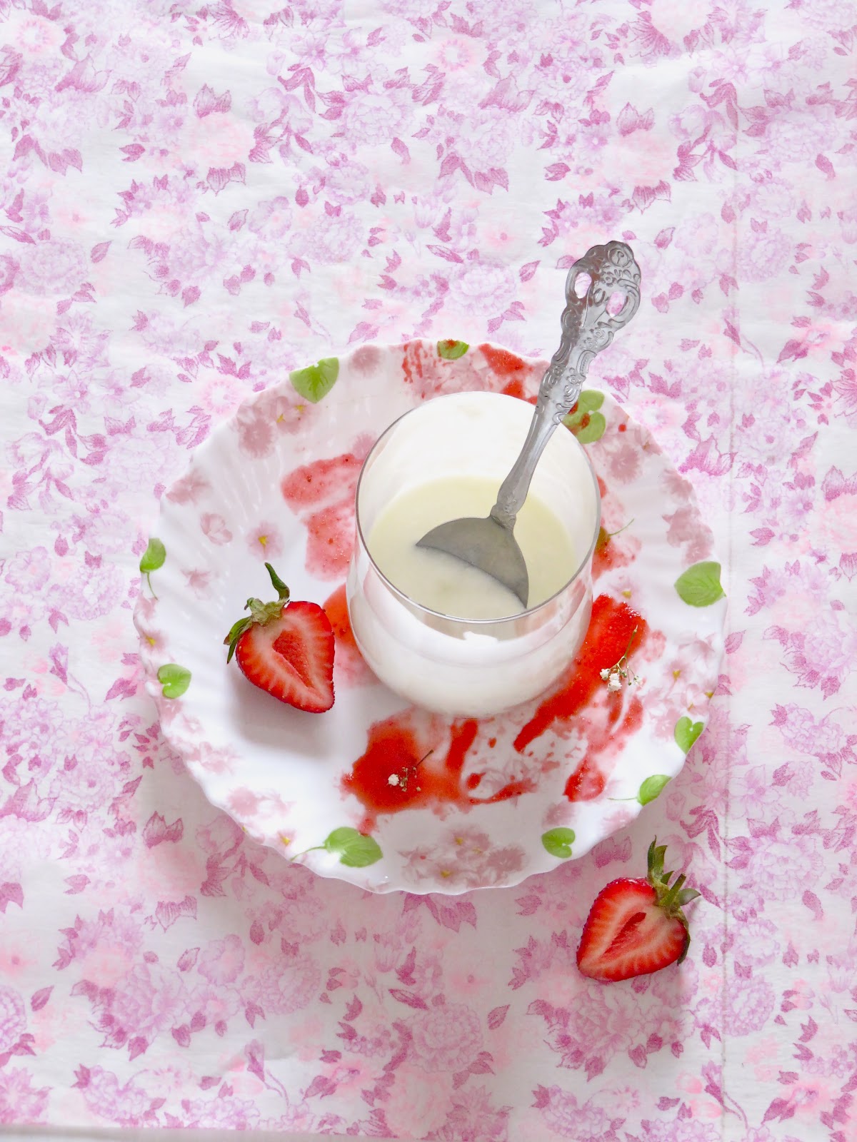 Plateful: Berry Ice Cubes with Yoghurt Froth