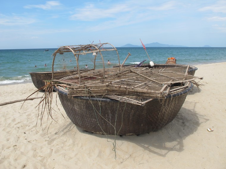 Xin chao!: Vietnam beautiful beaches, islands and bays