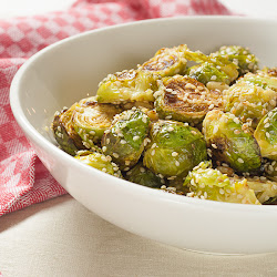 Pečeni prokelj sa susamom i pinjolima | Na tanjiru