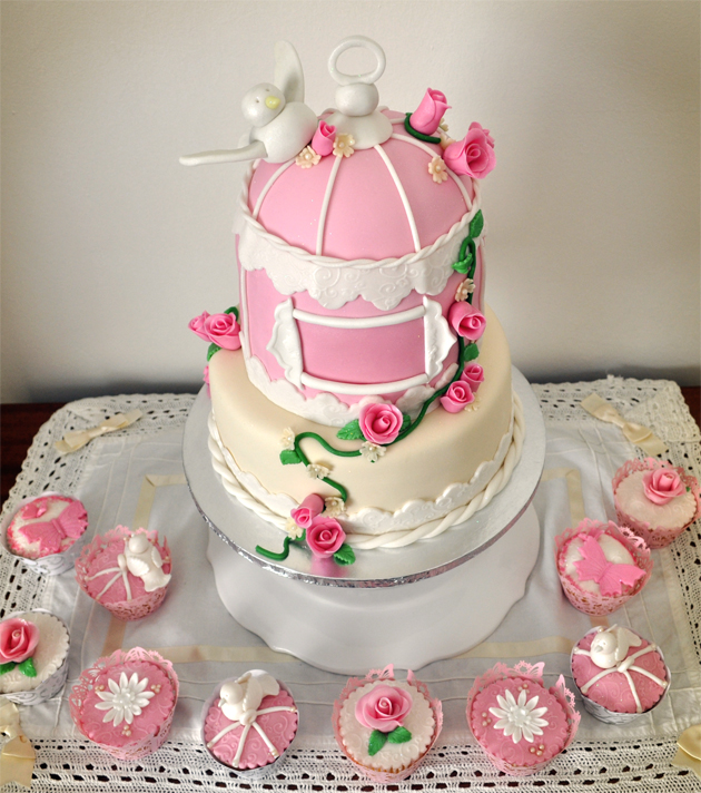 Delana's Cakes: High tea Cake and Cupcakes