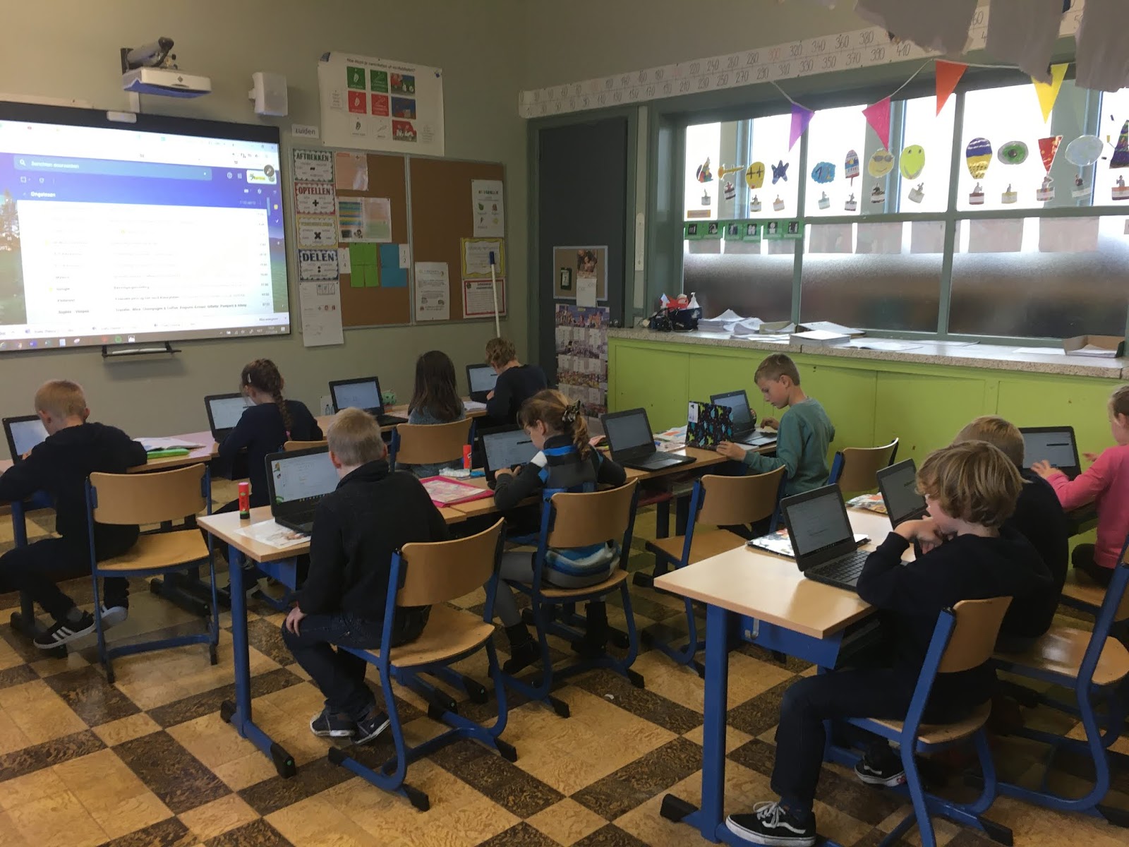 Welkom in de klas van juf Saartje!: Mailen in de klas!!