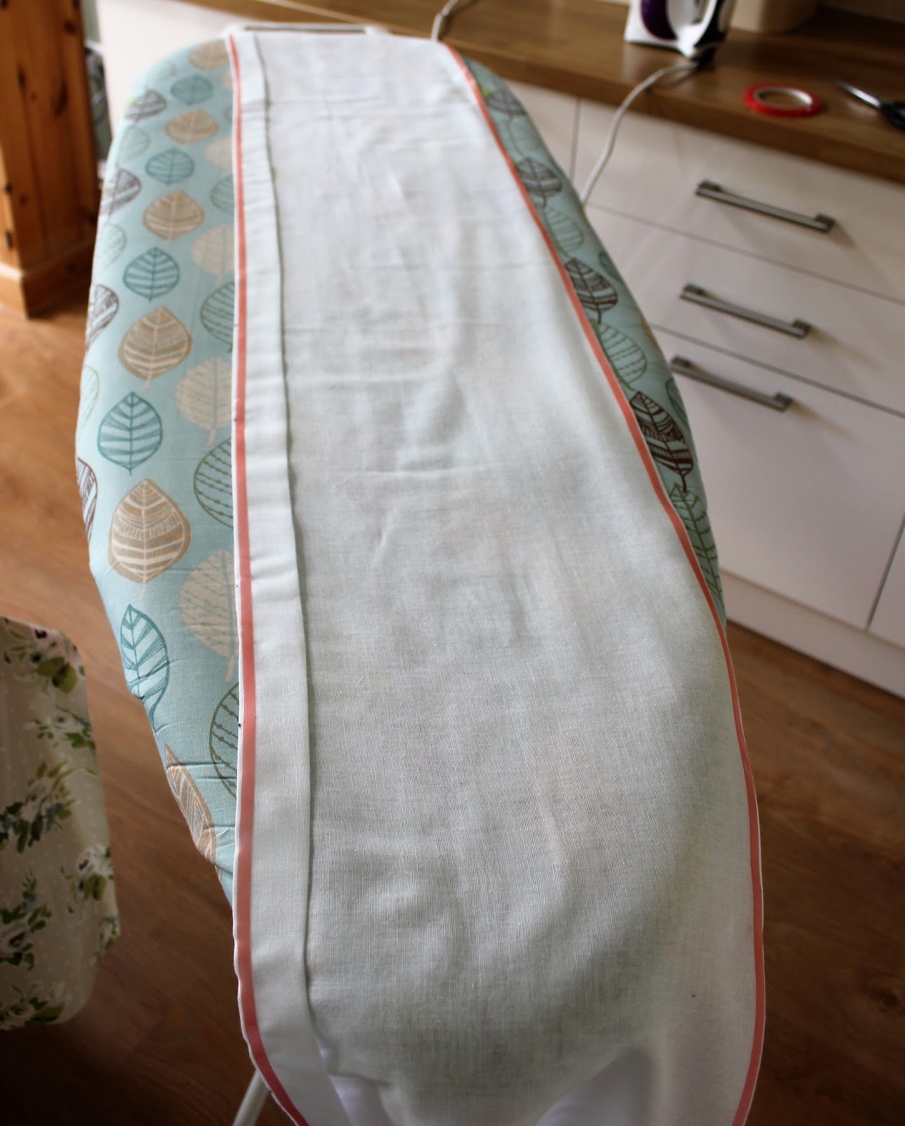 Corrine's Paper Crafts: Peek Of The Week - How To Make A Lightbox