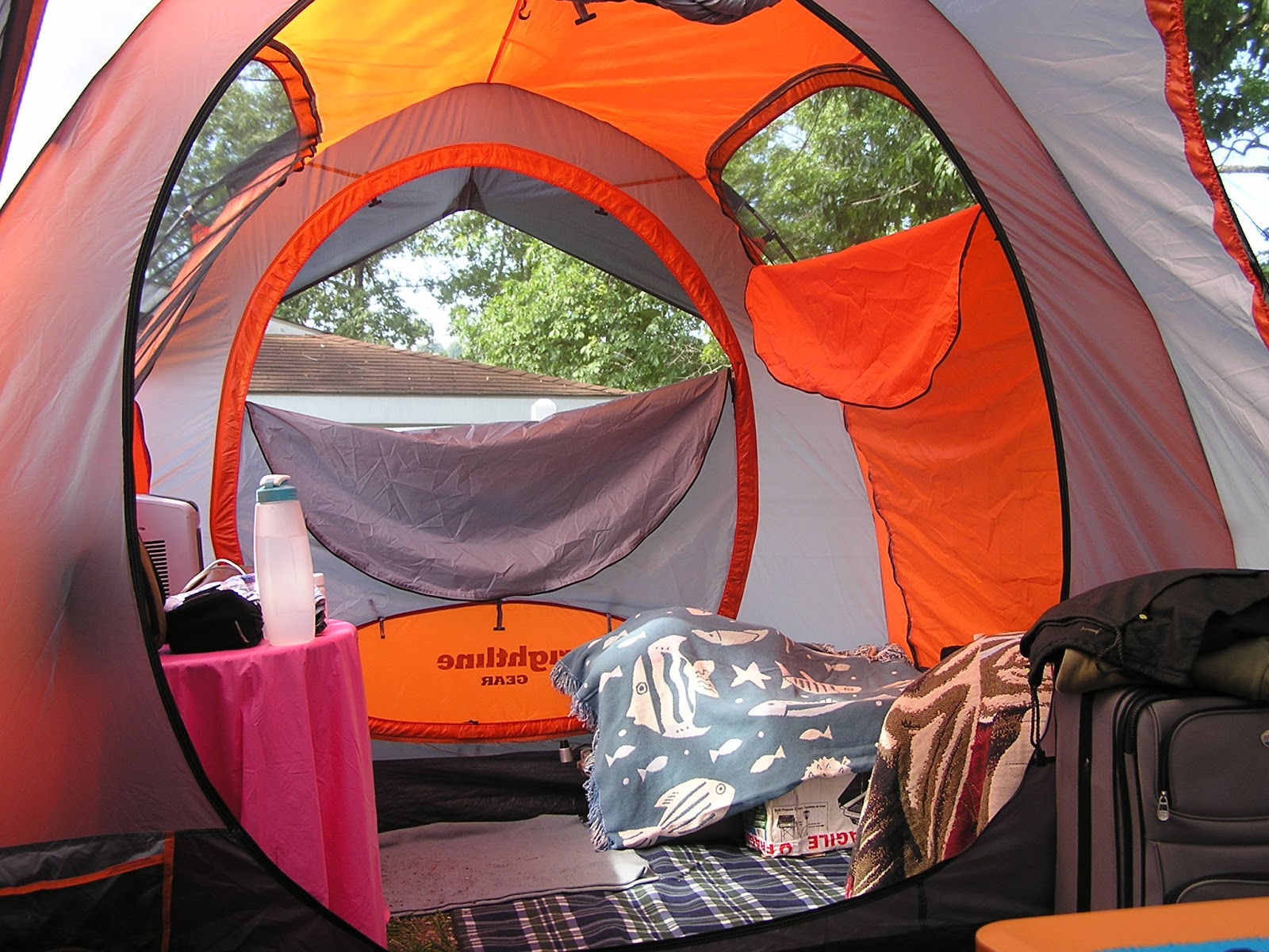 Our Retirement Days: Rightline Gear SUV Tent