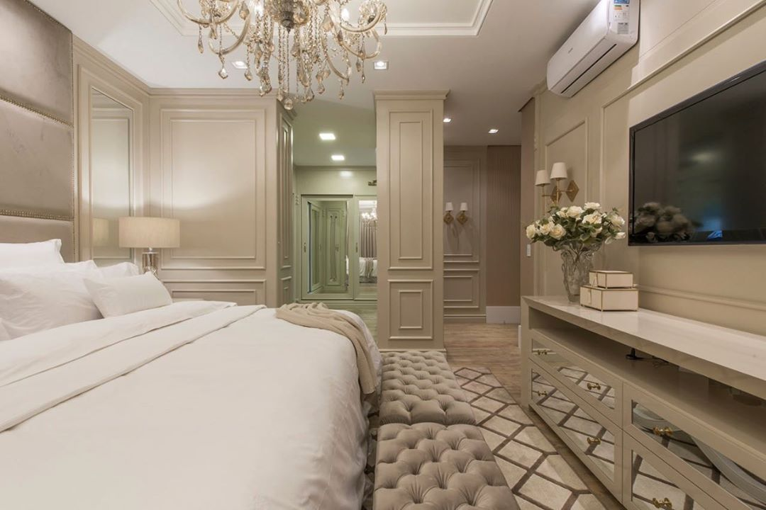 Quarto de casal ton sur ton com estilo clássico e cabeceira estofada ...