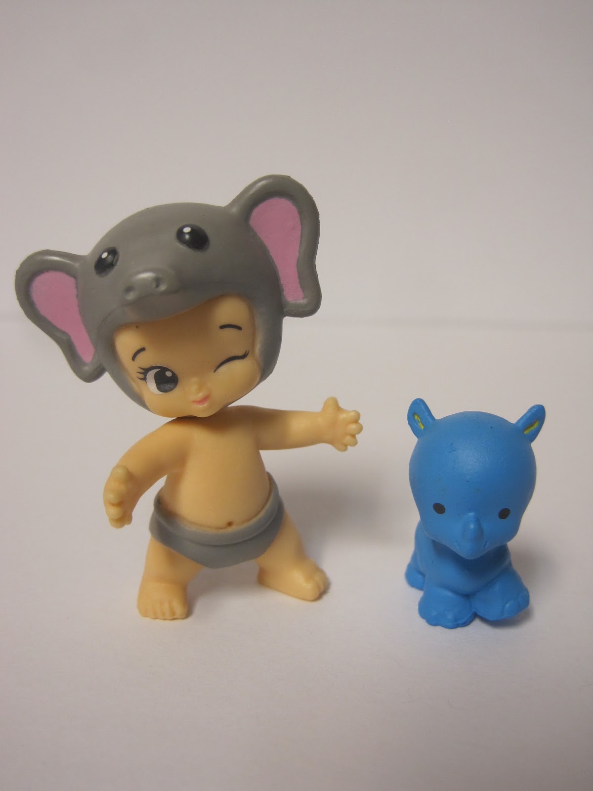 Never Grow Up: A Mom's Guide to Dolls and More: Moose Toys "Twozies" Review