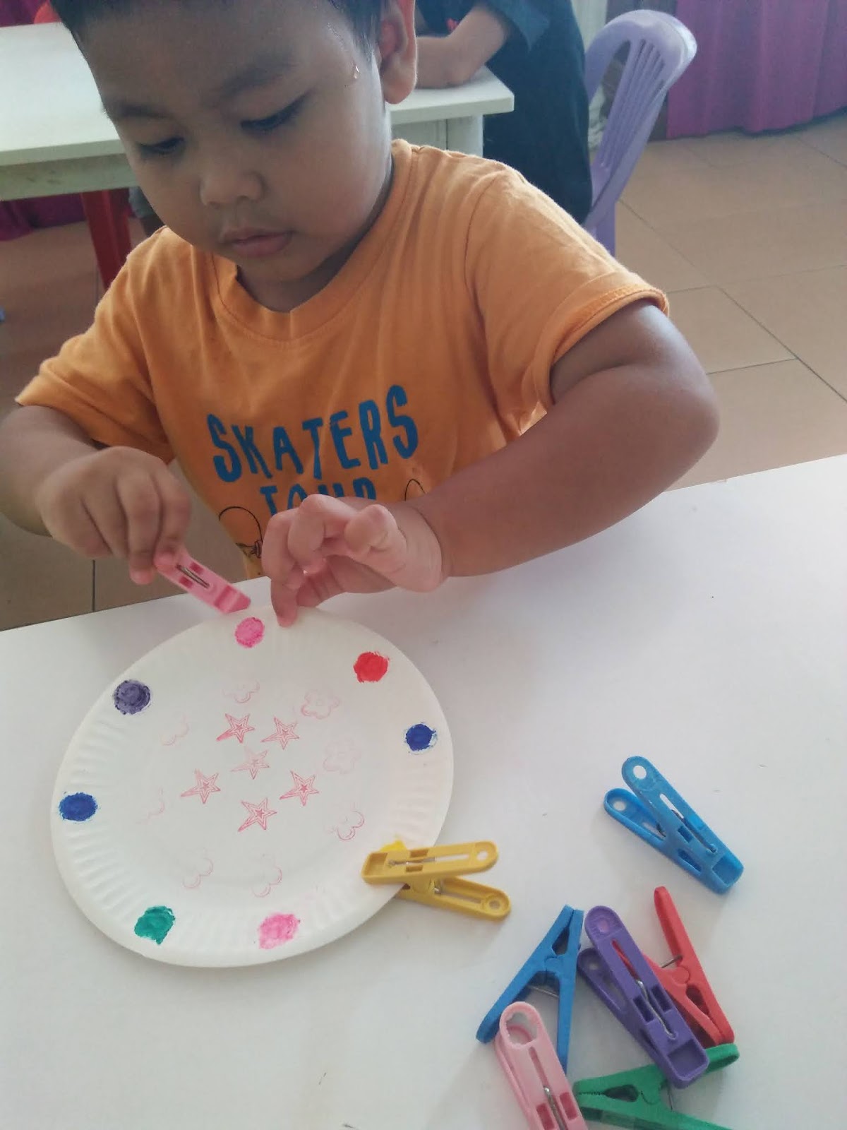 Taska Ummi Ida: Aktiviti 3 & 4 Tahun : Aktiviti Mengepit Pengepit Pada ...