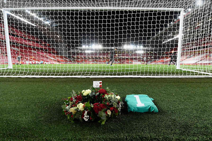 Tribute To A Legend: Alisson Wears Commemorative Ray Clemence Kit ...