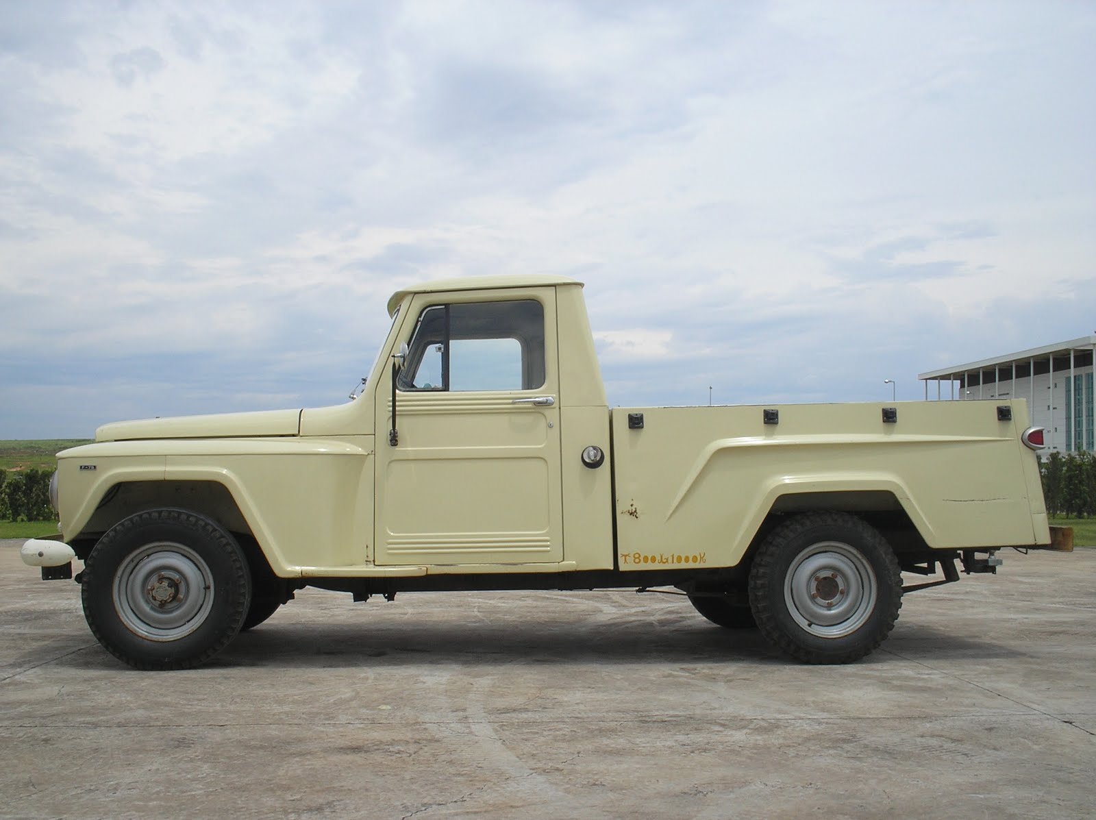 laikcars: FORD PICK UP F75